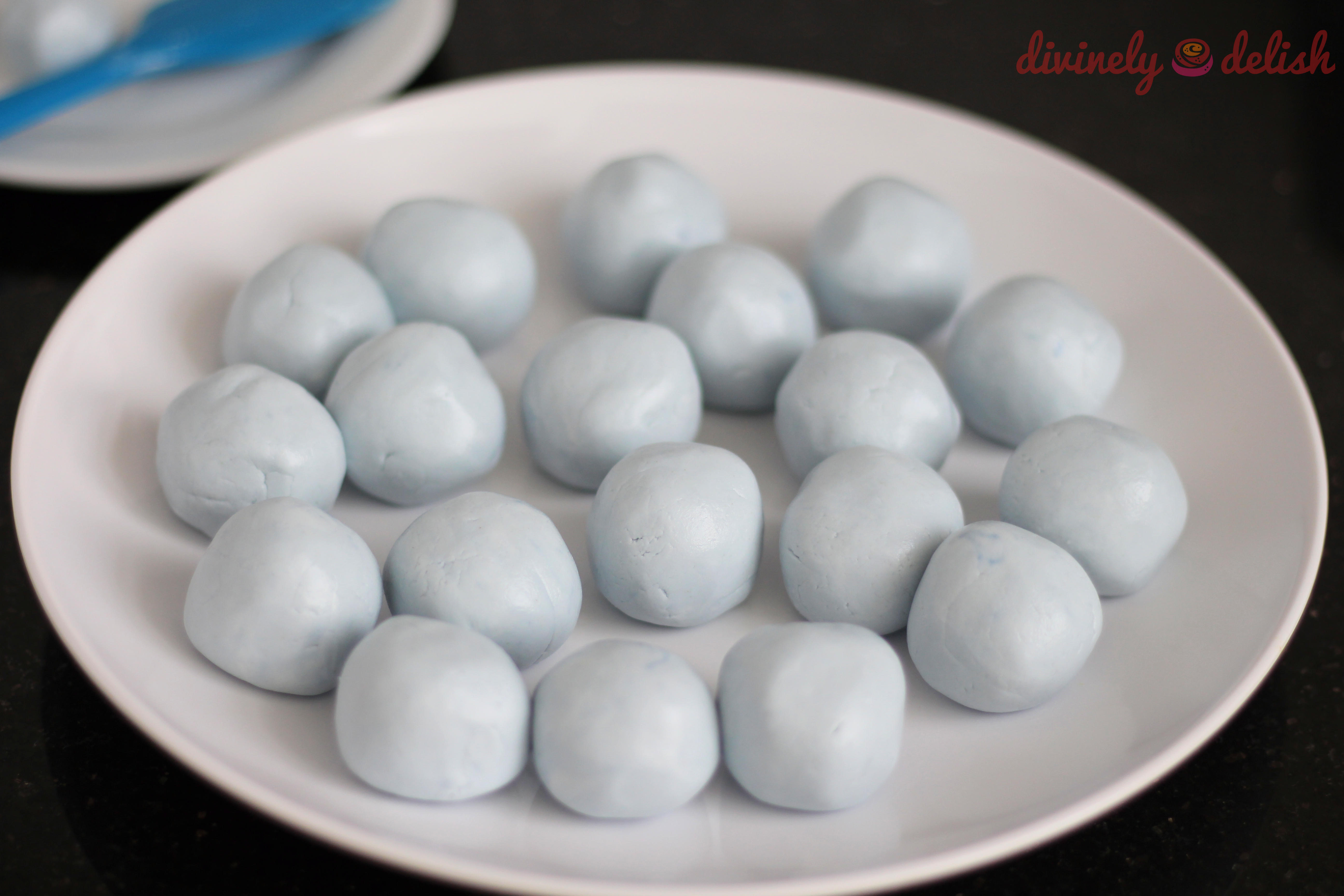 Kuih Koci (Coconut Mochi) | Divinely Delish