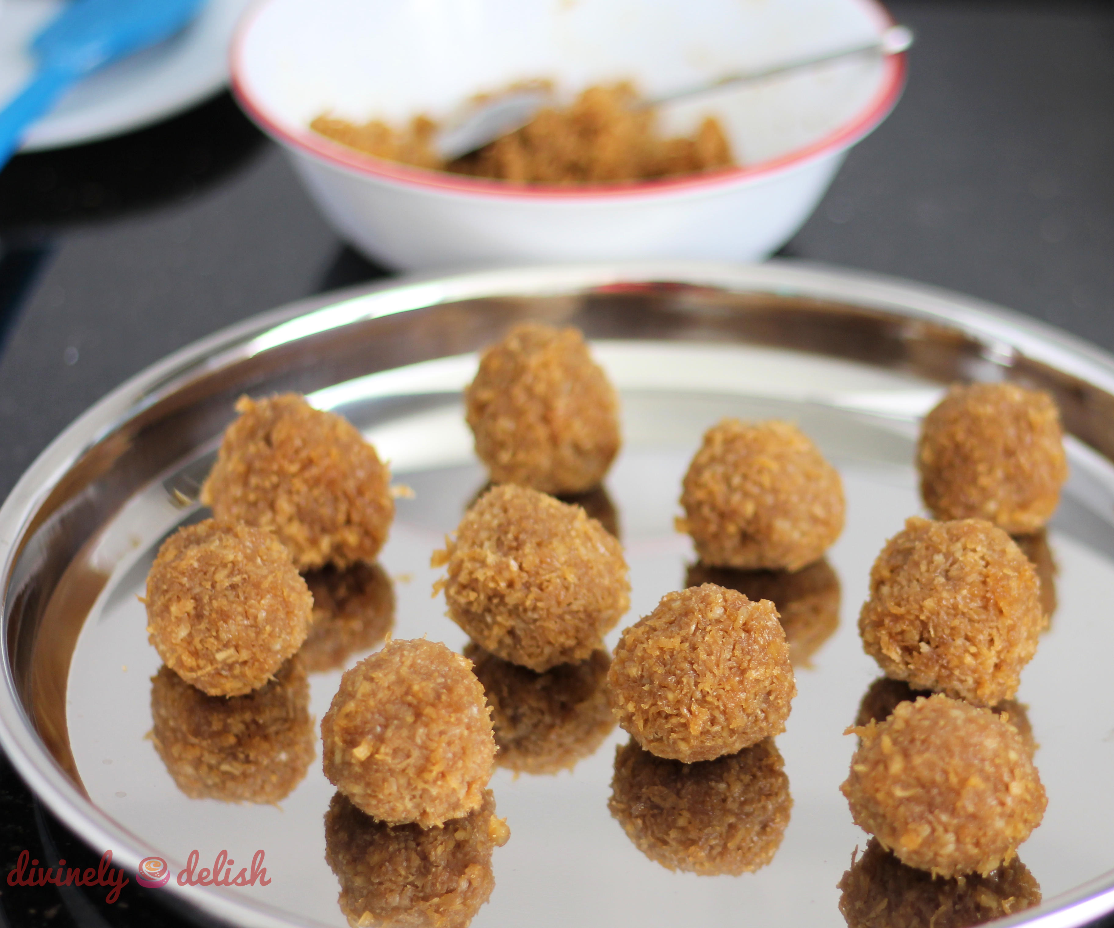 Kuih Koci (Coconut Mochi) | Divinely Delish
