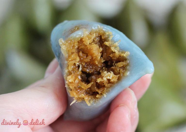Kuih Koci (Coconut Mochi) | Divinely Delish